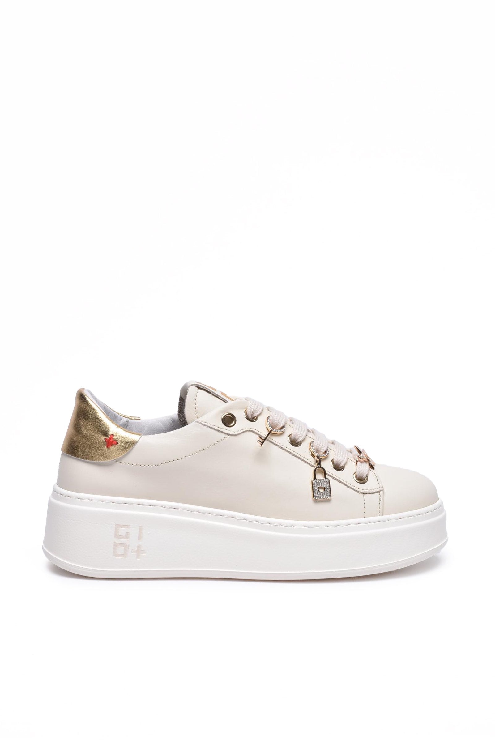 Gio + Sneakers | Loverlock