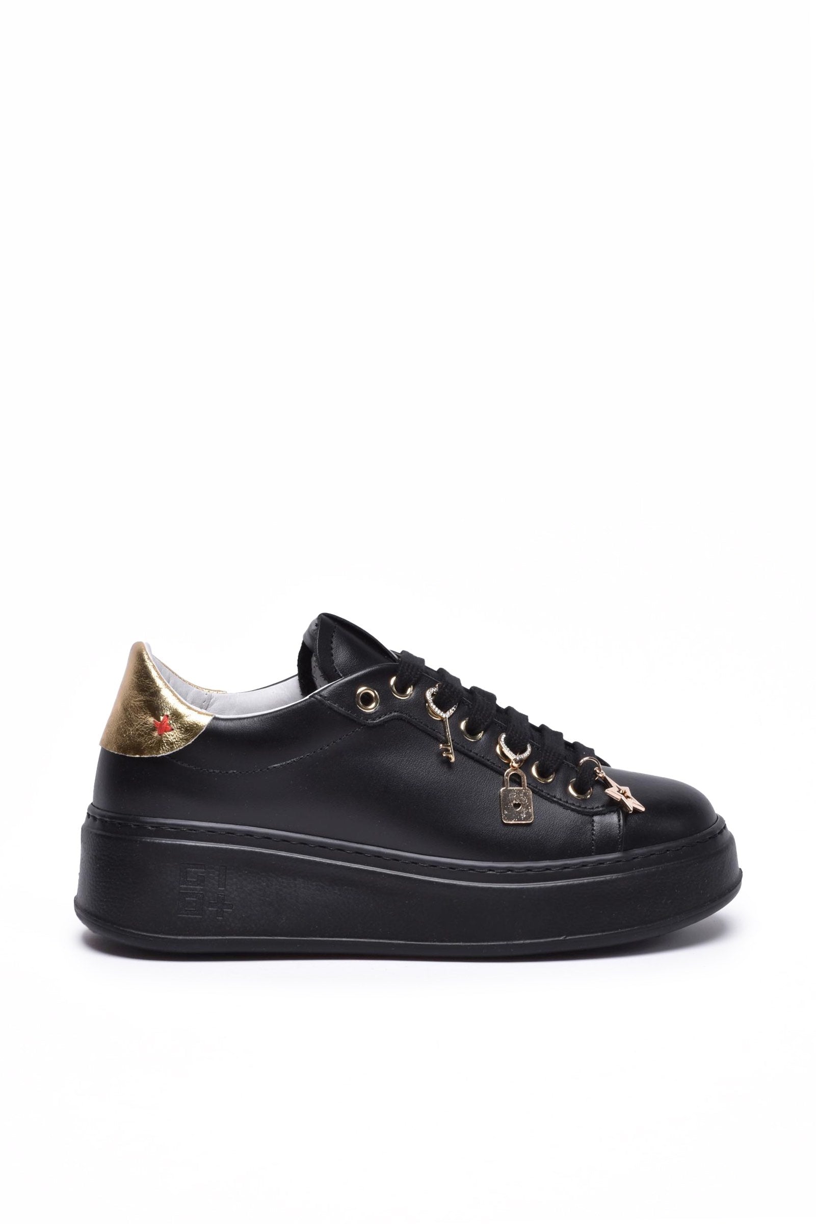 Gio + Sneakers | Loverlock