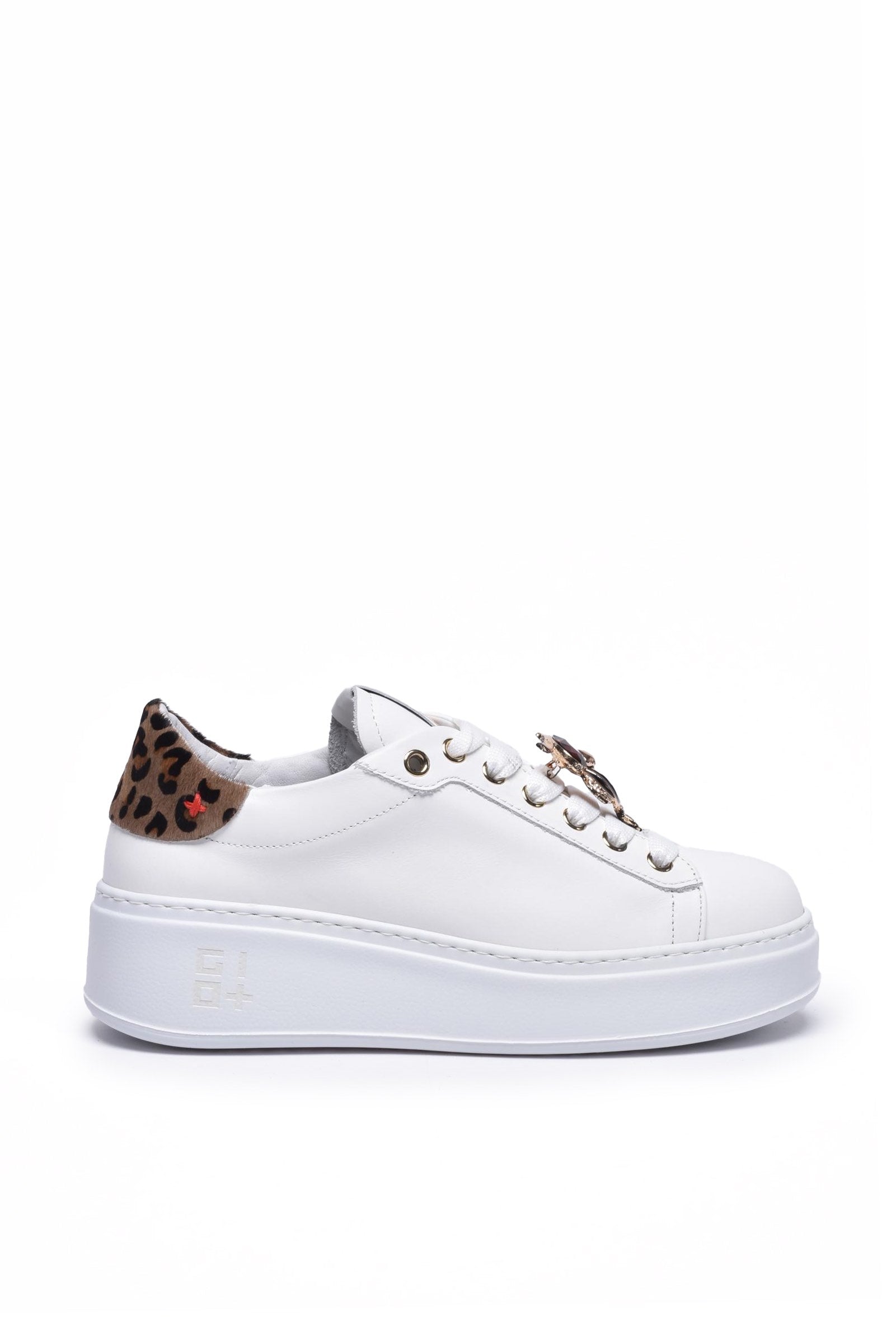 Gio + Sneakers | Loverlock